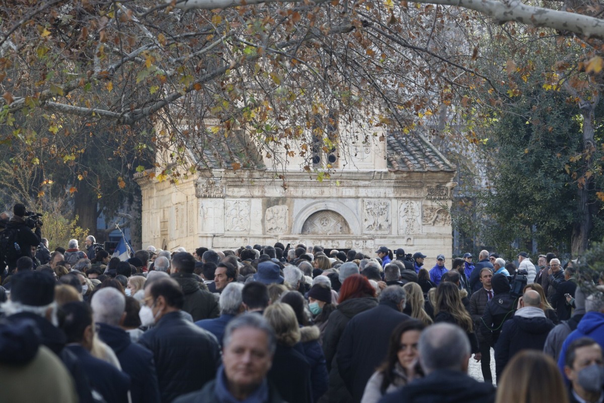 Κηδεία τέως βασιλιά Κωνσταντίνου - Εικόνες από την Μητρόπολη Αθηνών