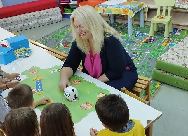 Θεσσαλονίκη: Ελληνίδα νηπιαγωγός υποψήφια για το «Νόμπελ των ...